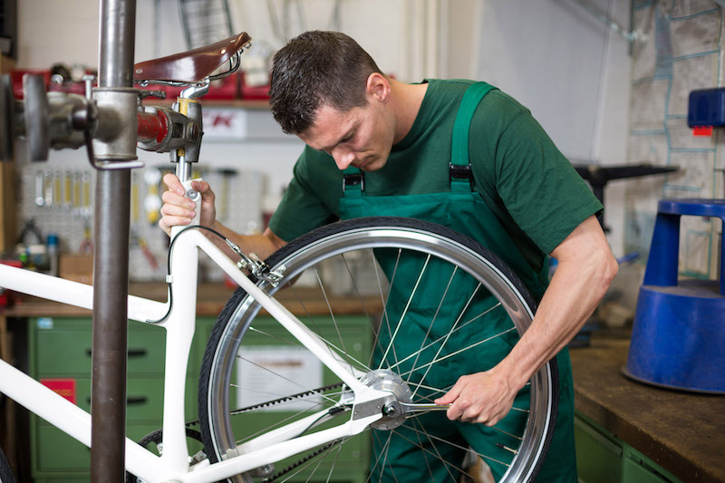 Fietsenmaker of facilitair medewerker